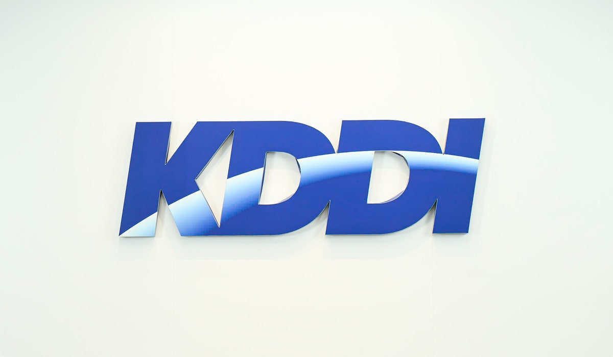KDDI株式会社 | Adobe